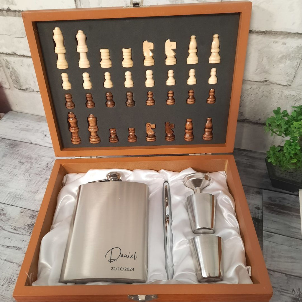 Portable Chess Set Gift Box With Personalised Hip Flask & Silver Pen ...
